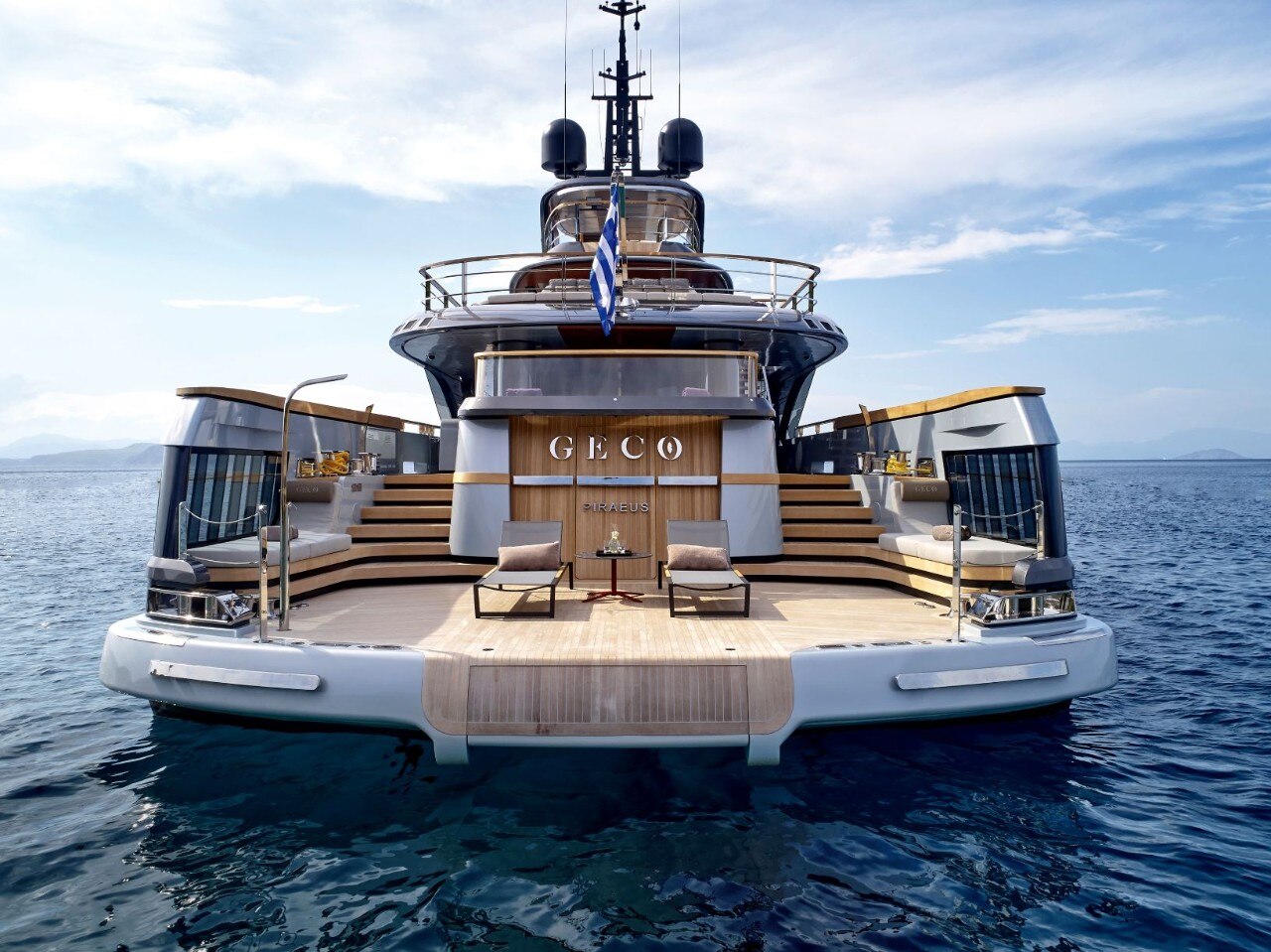 55 metri di lusso a motore - Domus