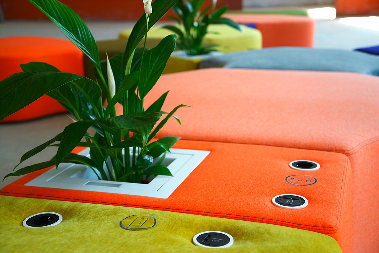 A smart vase that cleans the air and integrates with furniture - Domus