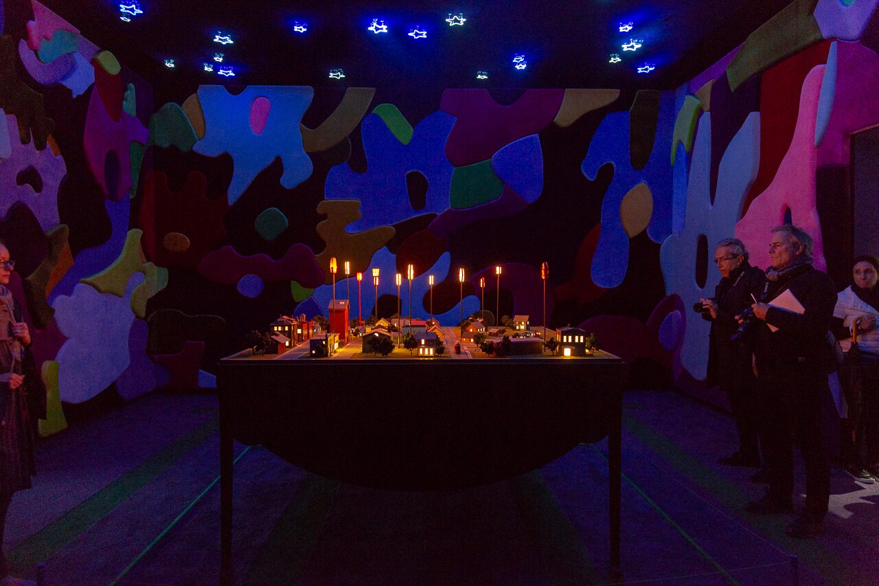 Ambiguity reigns in the exhibition by the curator Ralph Rugoff. The ...