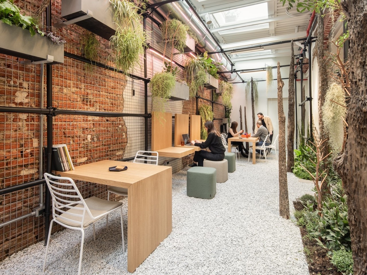 The fluid transformation of a work space in Milan