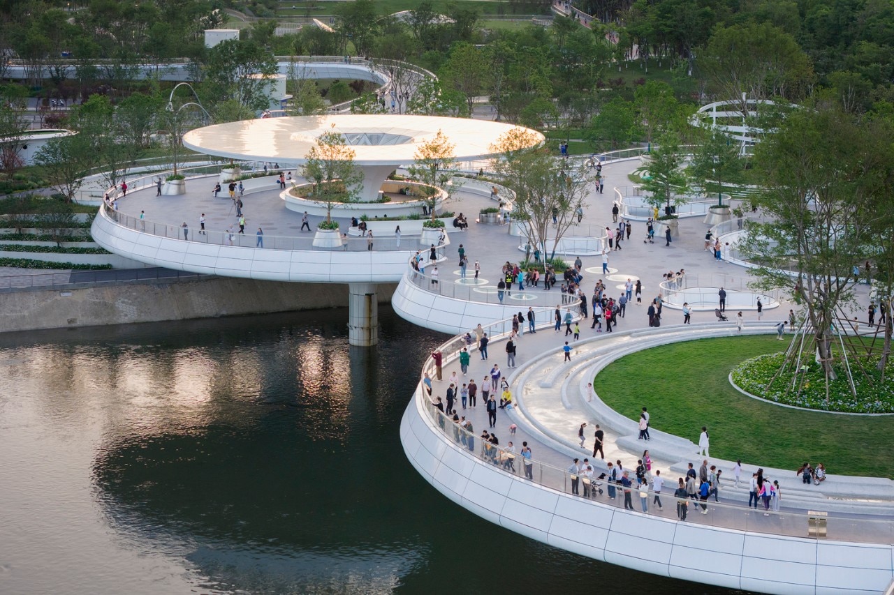 Chengdu's new pedestrian bridge is a sequence of nine discs - Domus
