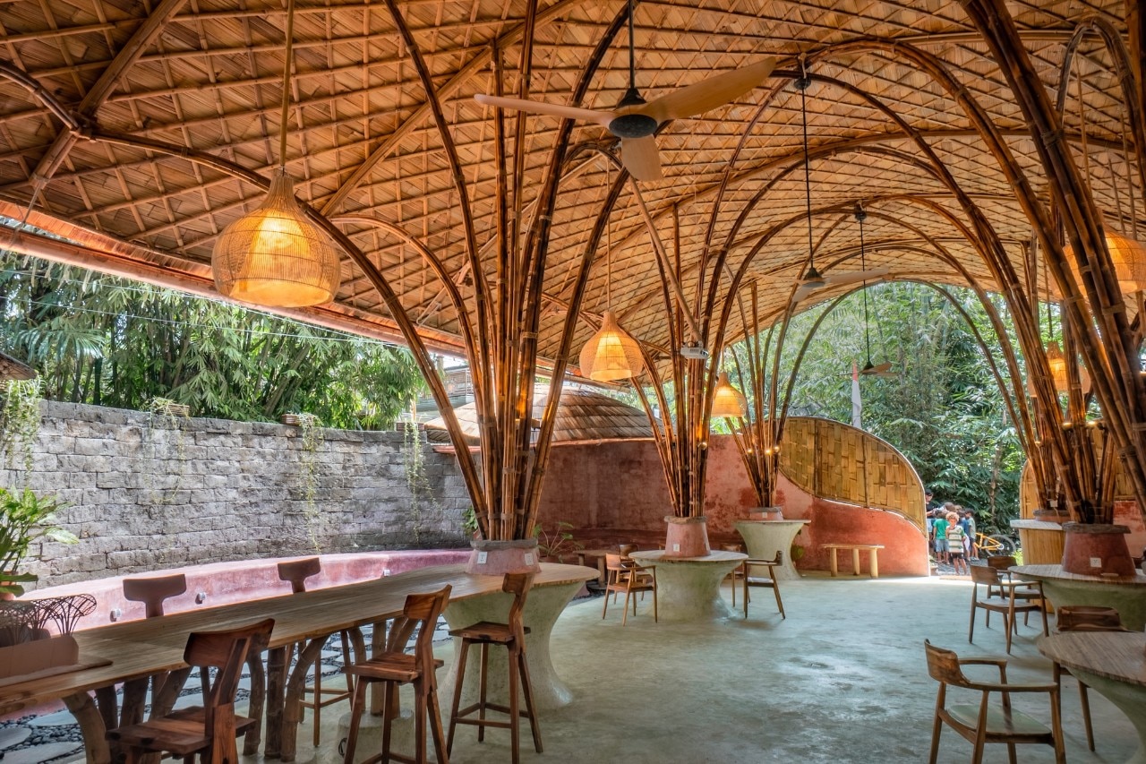 A Bali, oltre 300 parti di bambù creano un padiglione vivente - Domus