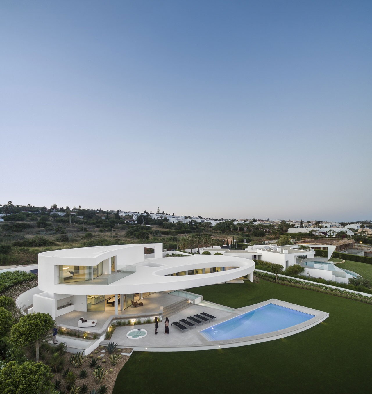 An Elliptical House on the Portuguese shores - Domus