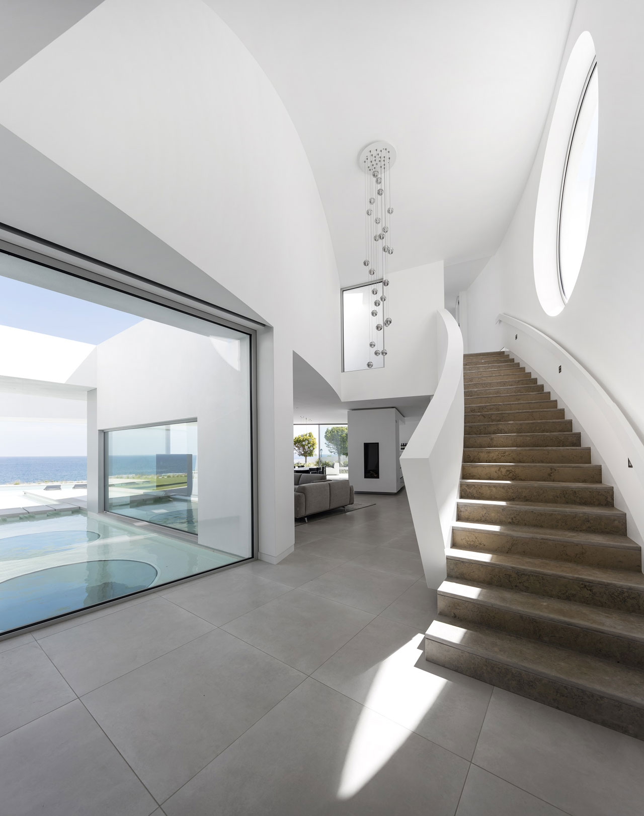 An Elliptical House on the Portuguese shores - Domus