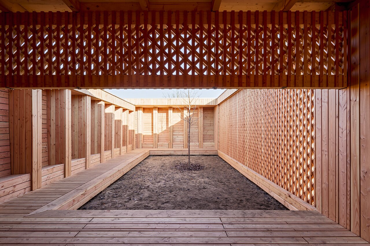 "Build together, learn together". Students design a building for ...