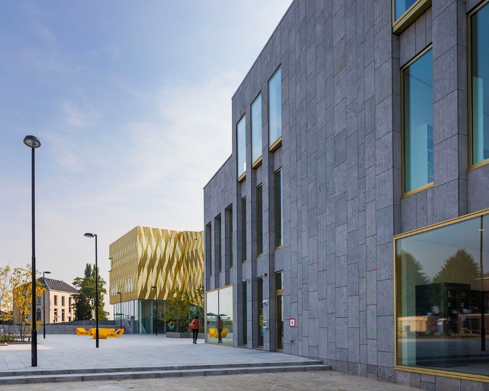 Zinder is a constantly varying golden lantern - Domus