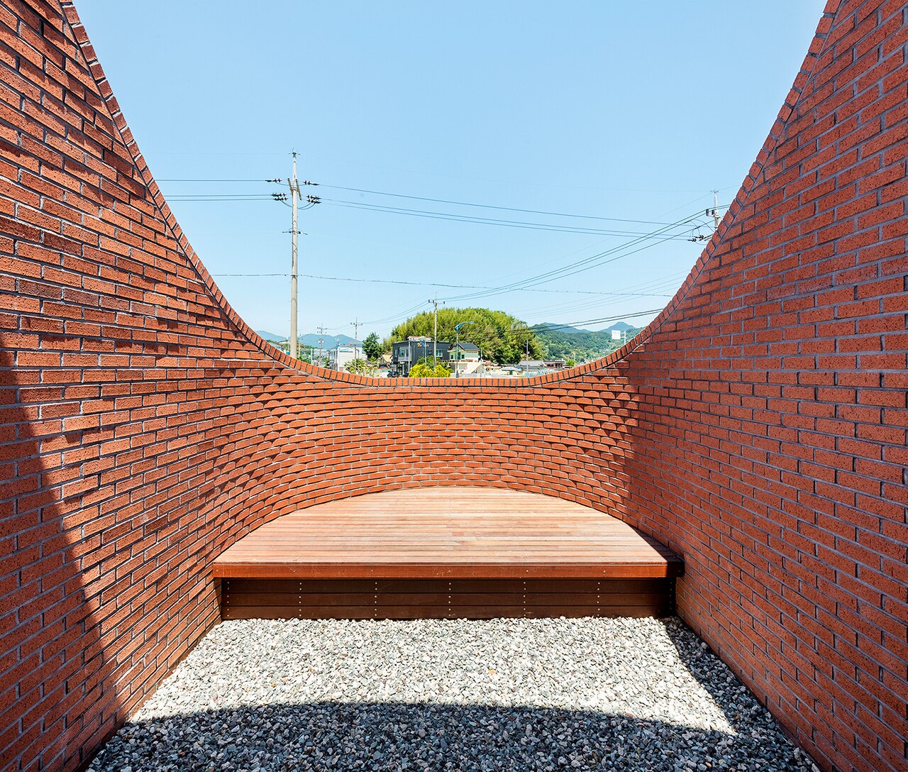 A brick house with curvy walls - Domus