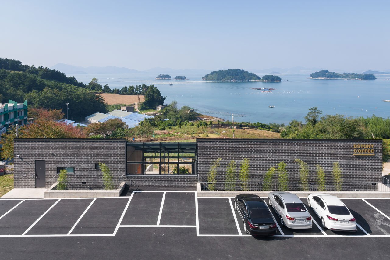 Dolsan Island. A quiet cafe on the shores of the Korean Strait - Domus