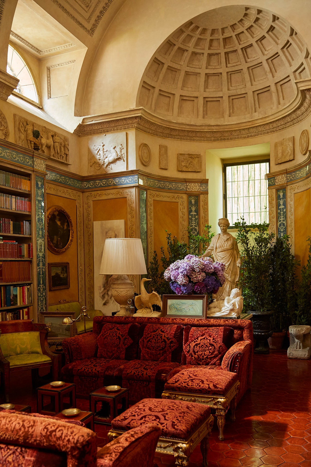 Be bold! 5 books on interior design teach us the right approach - Domus