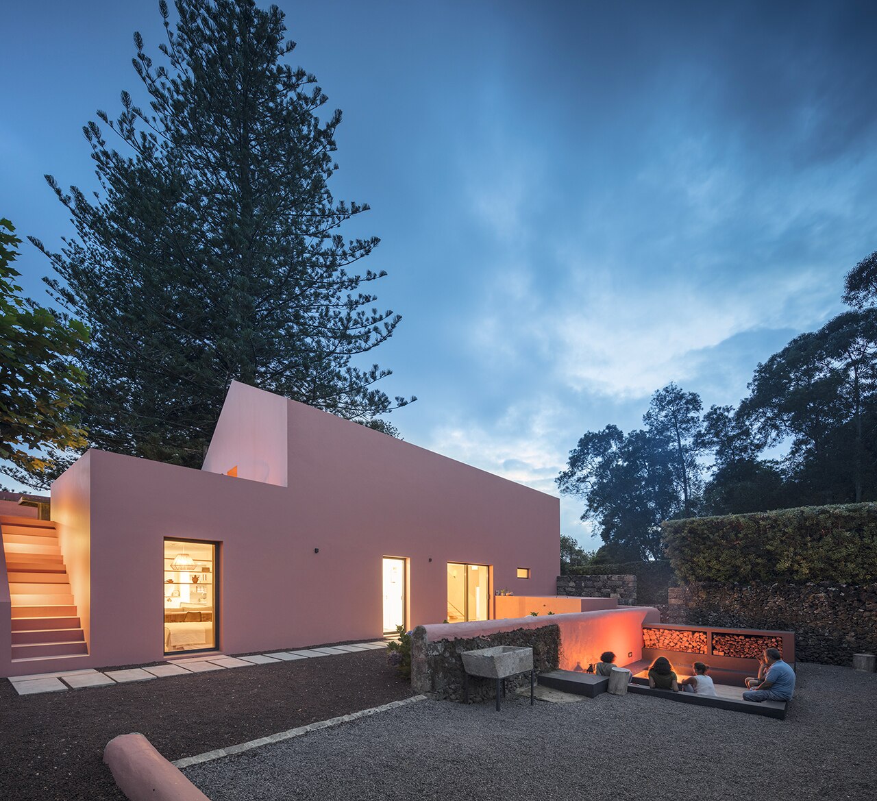 Portuguese architecture. Mezzo Atelier has renovated a rural pink house ...