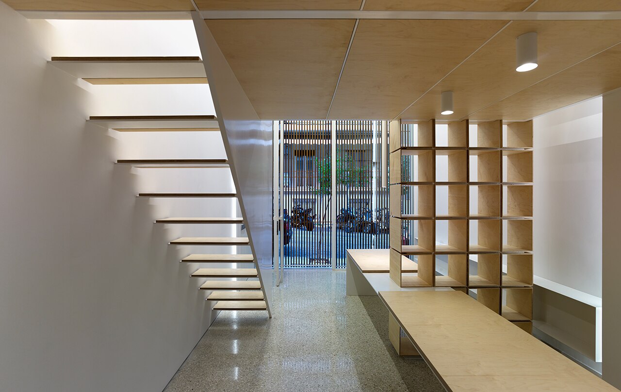 Two interiors in Athens manifest the rules of their structural design ...